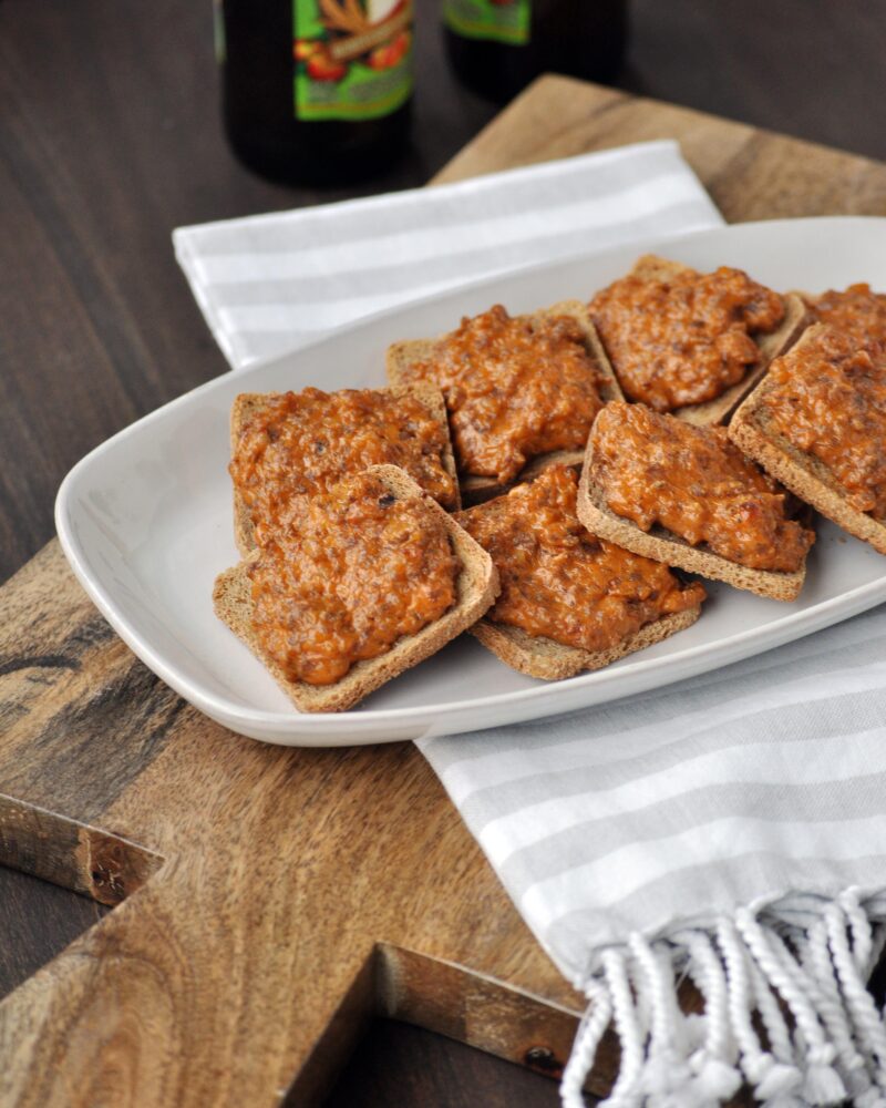 Cocktail Bread Mini Pizzas | Little Glass Jar