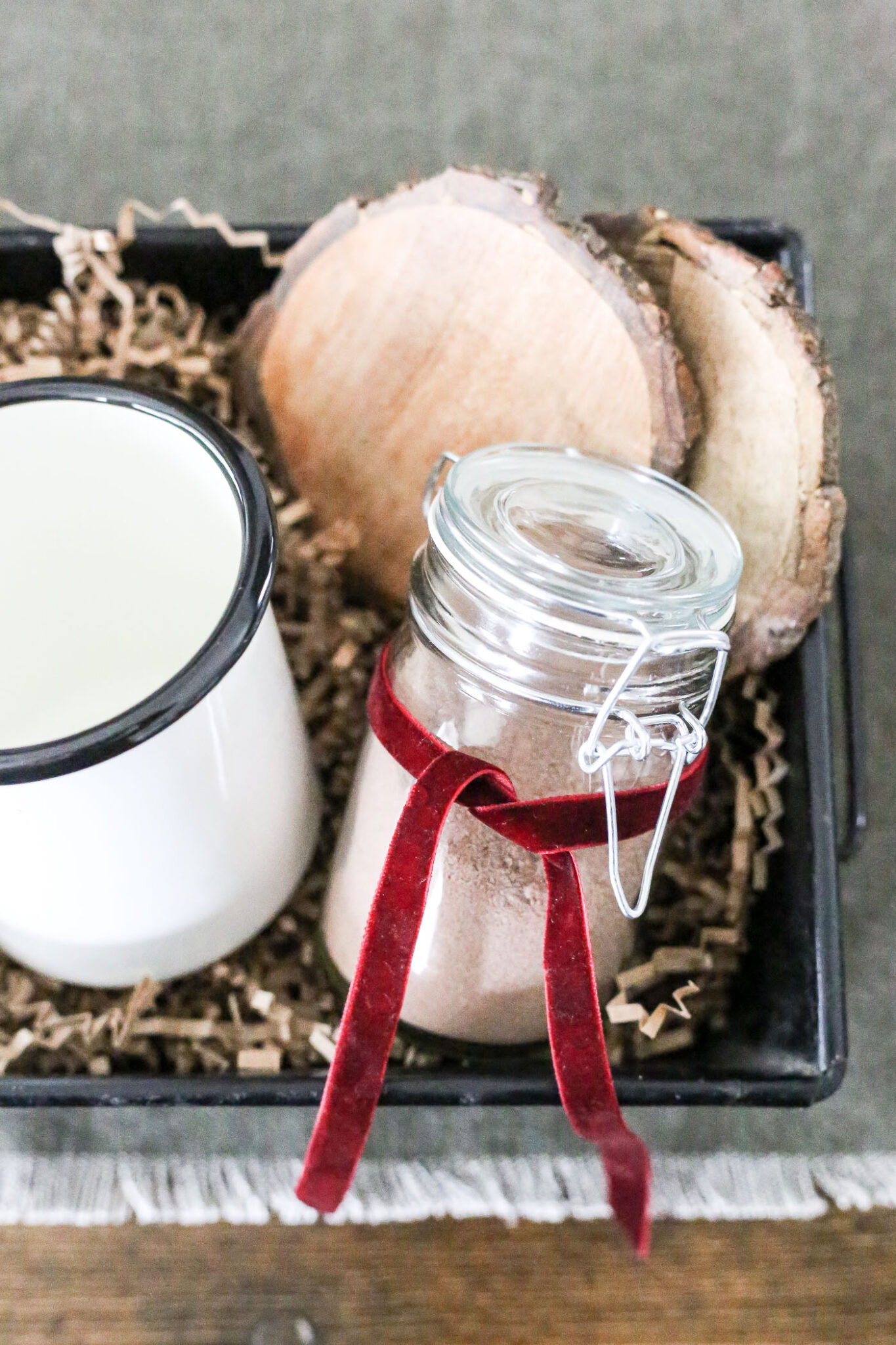 Five Beautiful Hostess Gift Basket Ideas | Little Glass Jar